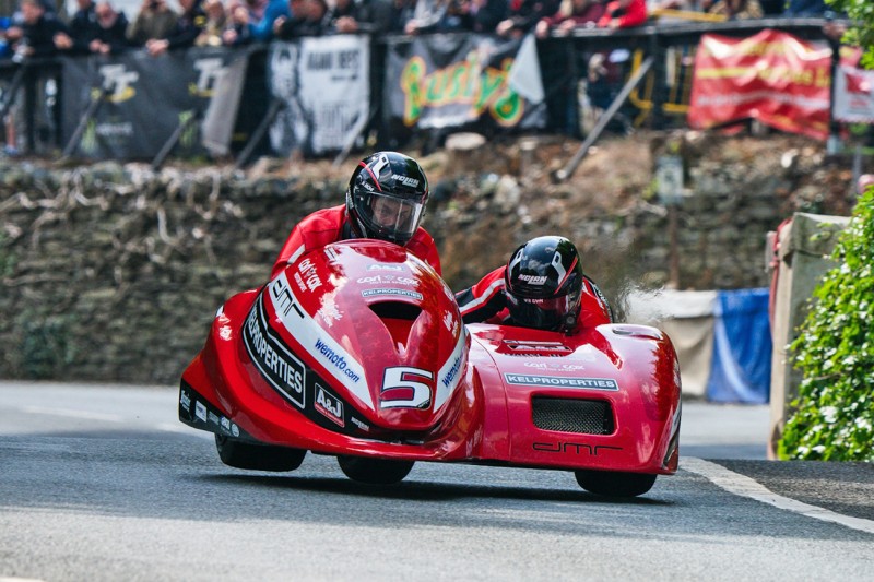 Isle of Man TT 2024 (Seitenwagen 2): Crowe-Brüder gewinnen nach Neustart