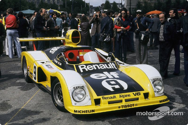 #9 Renault Sport Renault Alpine A442 at 24 Hours of Le Mans