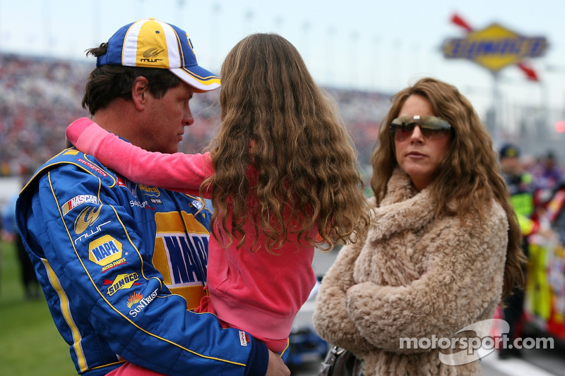 Michael Waltrip with his daugther and wife 'Buffy' at Daytona 500