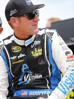 Clint Bowyer | Personensuche - Kontakt, Bilder, Profile & mehr!